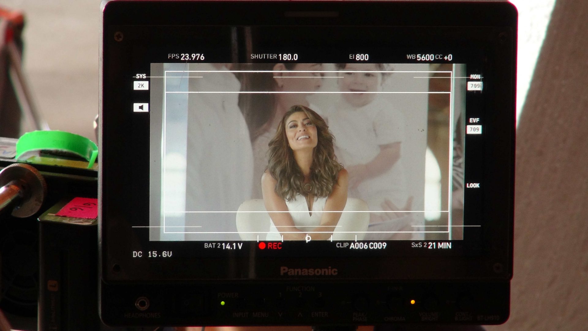 Technos lança filme estrelado pela atriz Juliana Paes em homenagem às mães