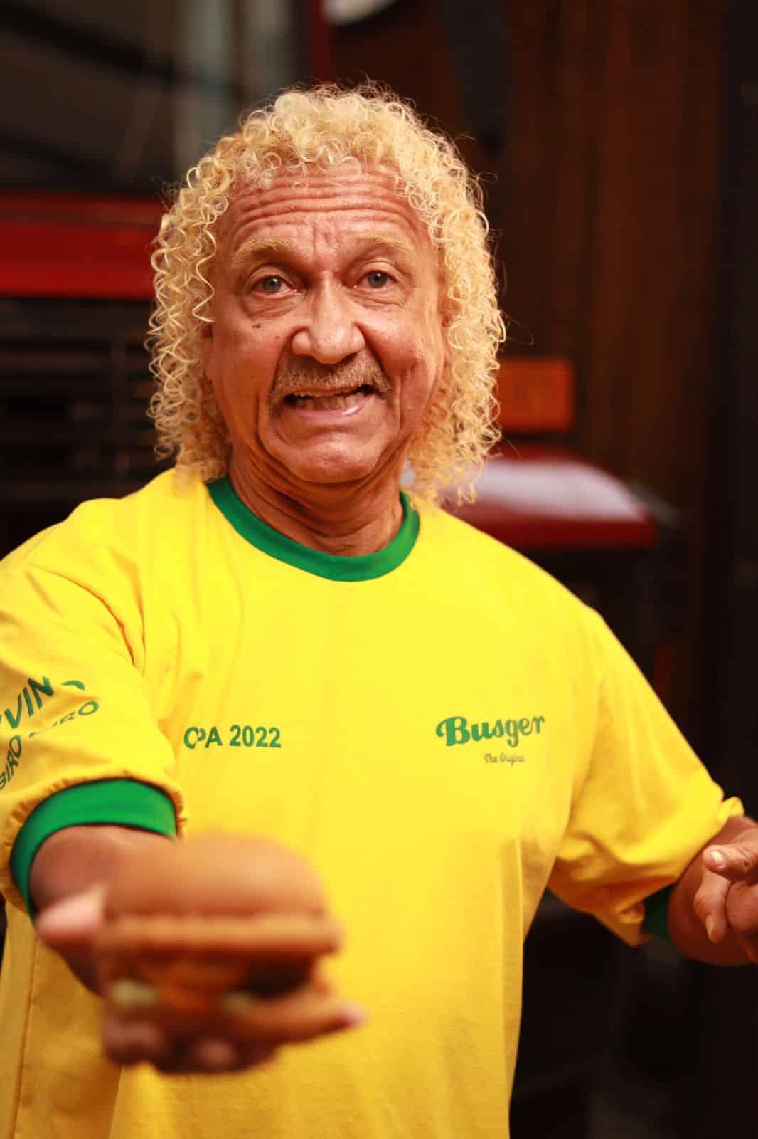 Biro Biro - ídolo do Corinthians - apresenta burger especial com seu ...