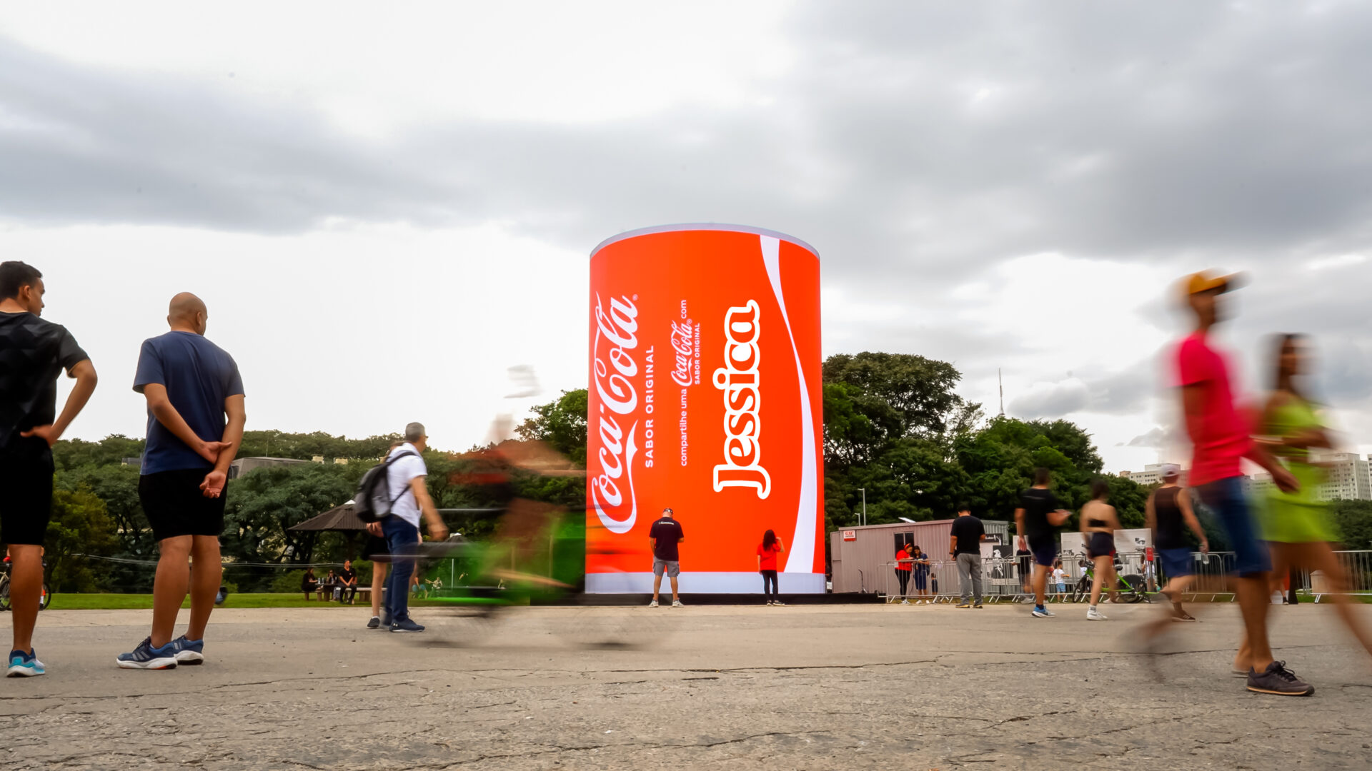 WPP OpenX e Coca-Cola exibem ação com lata gigante